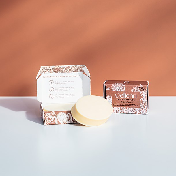 Dissolvant solide parfum fruité