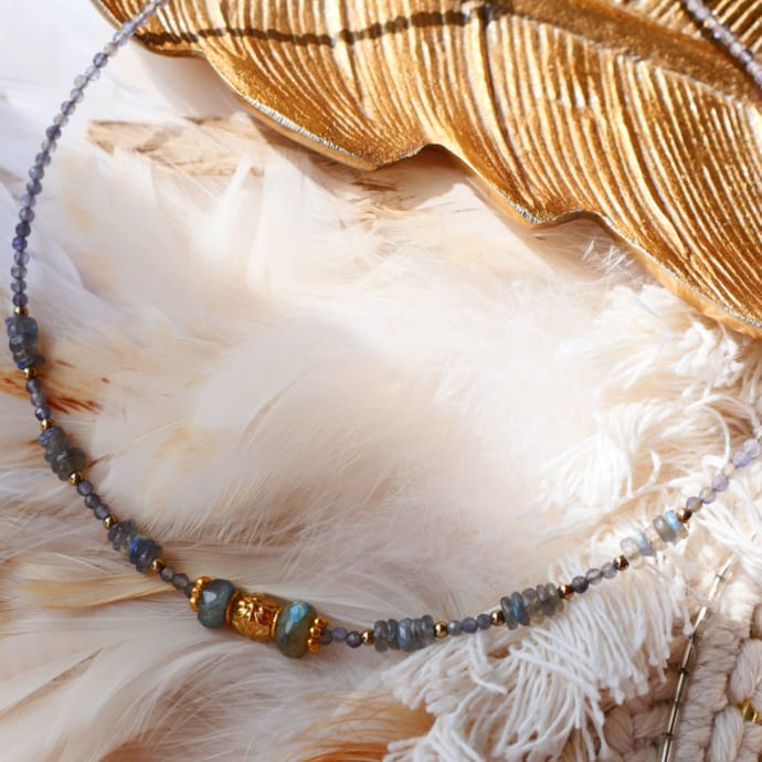 Collier swar - iolite, labradorite et talisman - intuition et clarté